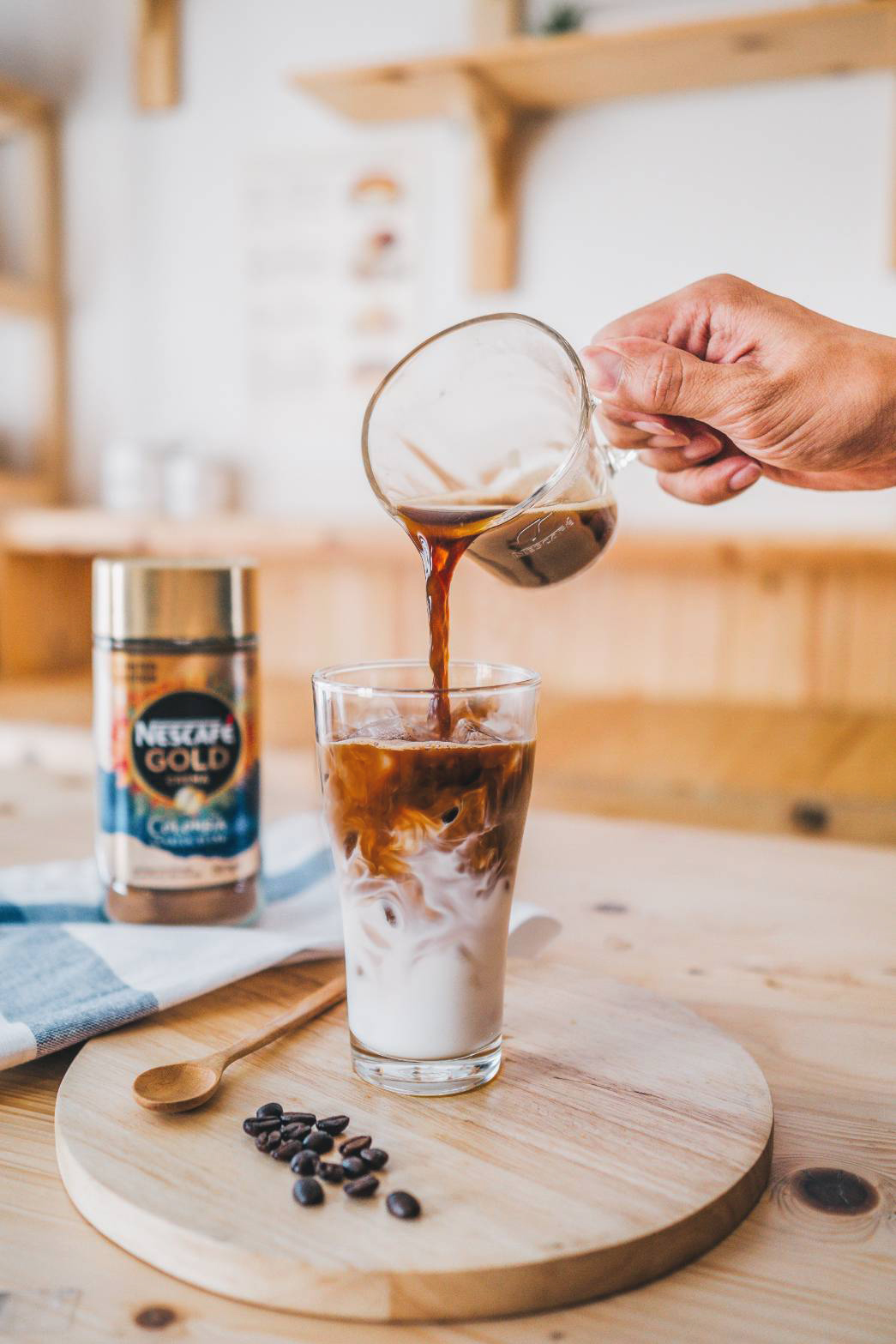 NESCAFÉ GOLD CREMA COLOMBIA ARABICA - ค น ห ล ง ท า ง